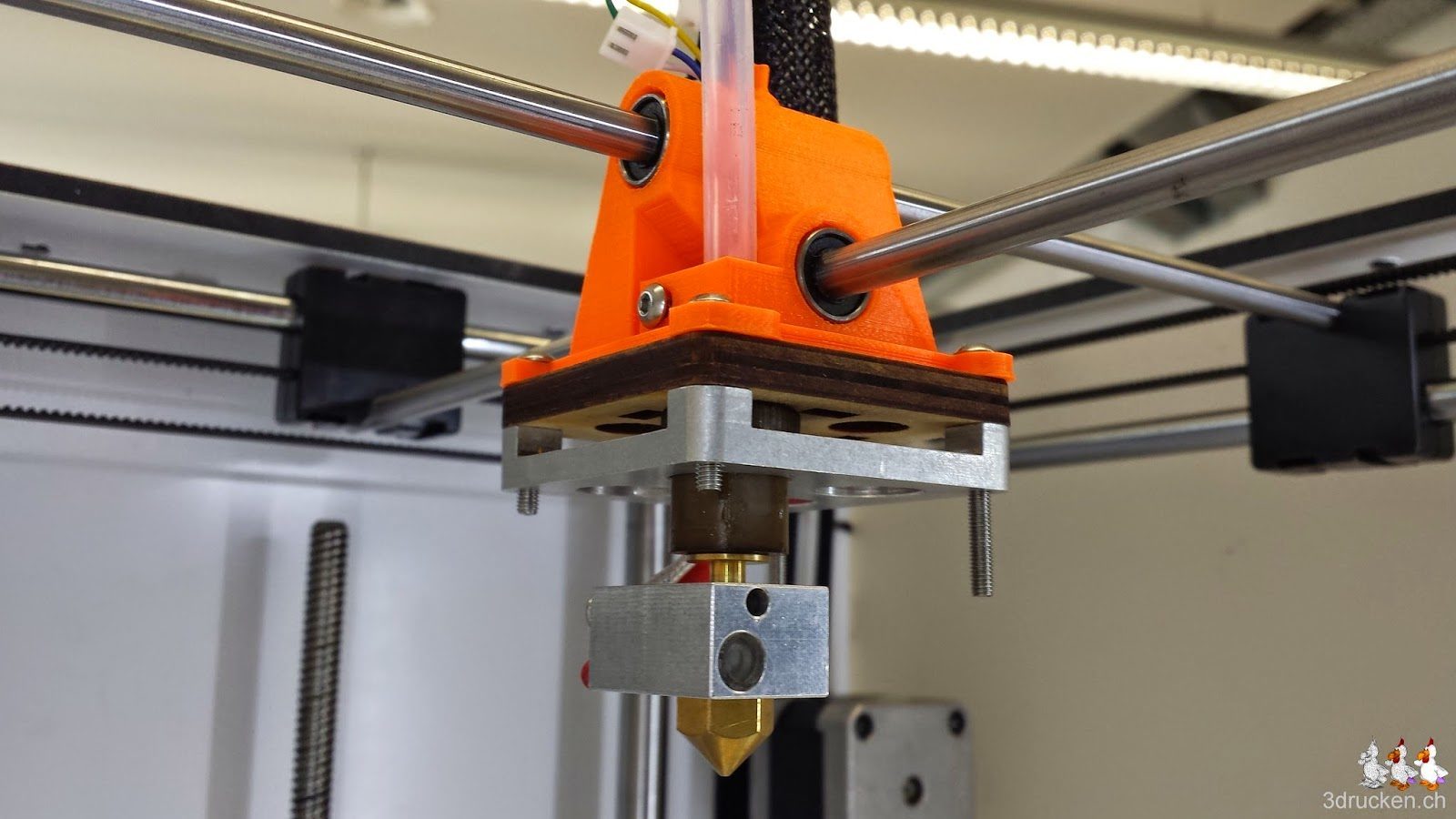 Eine Ultimaker1 Düse am Ultimaker2 - EigerMaker